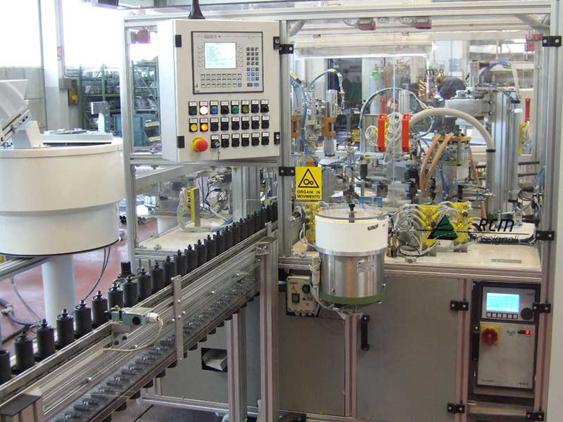 Rotary table for assembly of throttle units - RCM